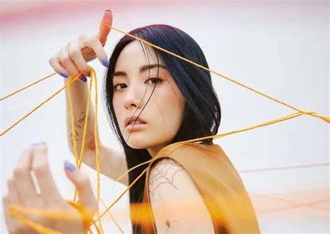 Si Cantik Nana Yang Gila