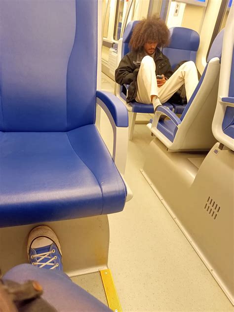 Люблю иногда фоткать интересных людей Все надеюсь когда нибудь нарисовать Но с рисованием