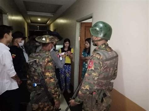 ပုသိမ်မြို့တွင် စစ်ကောင်စီတပ်က ဧည့်စာရင်းစစ်ပြီး လူပိုတွေ့ရင် ငွေ ၁ သောင်း ဒဏ်ရိုက်နေ