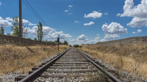 Службите за сигурност в Полша разследват множество нарушения на жп трафика От деня БНР Новини