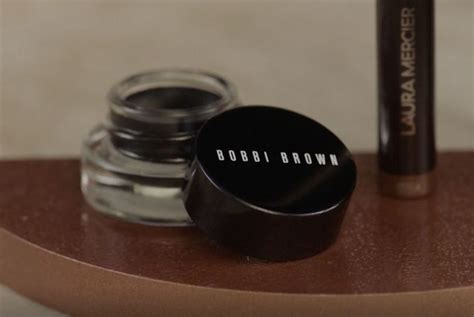 Two Ways To Achieve A Winged Eyeliner Look