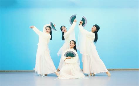 古典舞《芒种》群舞版，年会舞蹈推荐抖音热门【单色舞蹈】