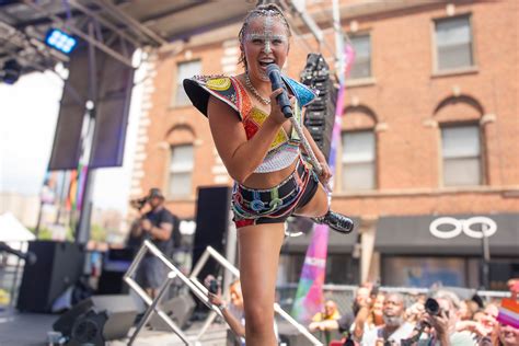 Photos Jojo Siwa Takes On Chicago Pride Fest With Viral Worthy Performance The Early Registration