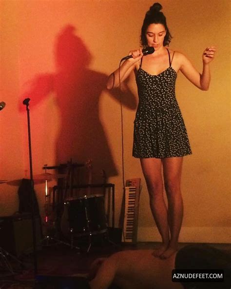 Jamie Loftus Feet Aznudefeet