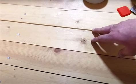 Заделка щелей в деревянном полу