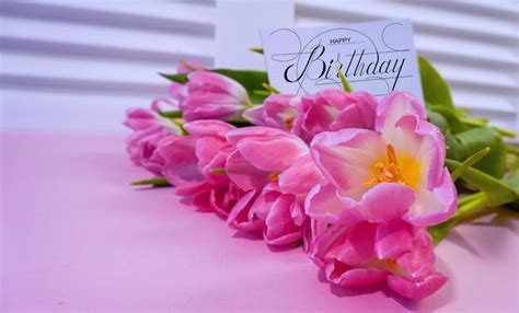 З днем народження квіти Изображения скачать бесплатно на Freepik