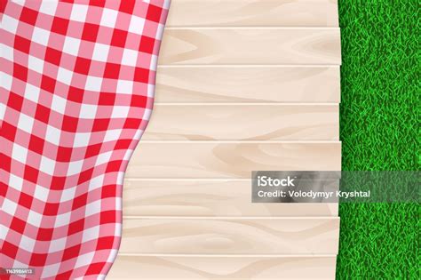 피크닉 포스터 배너 배경 나무 테이블과 녹색 잔디 배경에 빨간 격자 무늬 식탁보의 벡터 그림입니다 0명에 대한 스톡 벡터 아트 및 기타 이미지 Istock