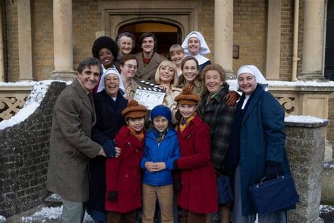 Inside Phyllis Logans Life From Tragic Loss To Downton Abbey Farewell