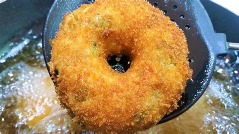Crispy Fried Donuts Recipe In Urdu آلو کے کرسپی ڈونٹس