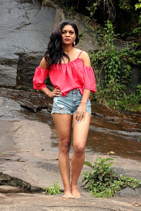 Sexy Blusinha Vermelha E Short Jeans Estilo Pr Prio By Sir Blusinha Vermelha E Short Jeans