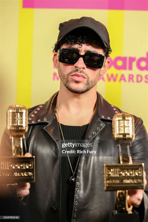 Bad Bunny Winner Of The Top Latin Artist Award Poses Backstage For