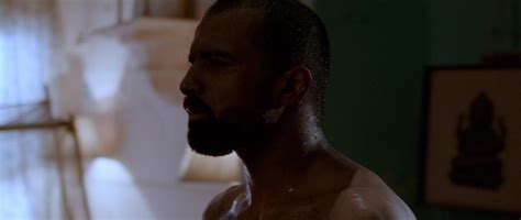 NAKED HUNK SOBBING AFTER SHOWER ThisVid 中文