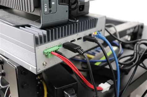 Onlogic Karbon 700 Passively Cooled Up To 8 Core 16 Thread Industrial And Rugged Pc Review