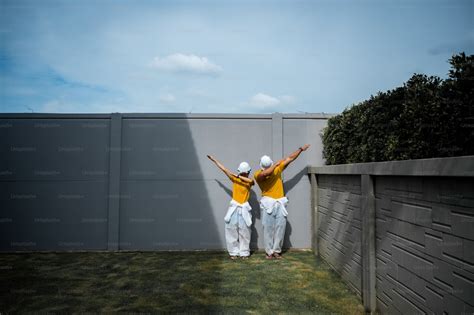 사랑에 빠진 젊은 아름 다운 커플 남자와 여자 결혼식 전 촬영 사진 Unsplash의 공생 이미지