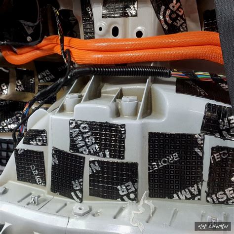 조용한 실내를 위한 테슬라 모델y 풀방음 시공 바닥방음 휠하우스 휀더 트렁크 방음 풍절음킷 시공 안양 스카이멀티 네이버 블로그