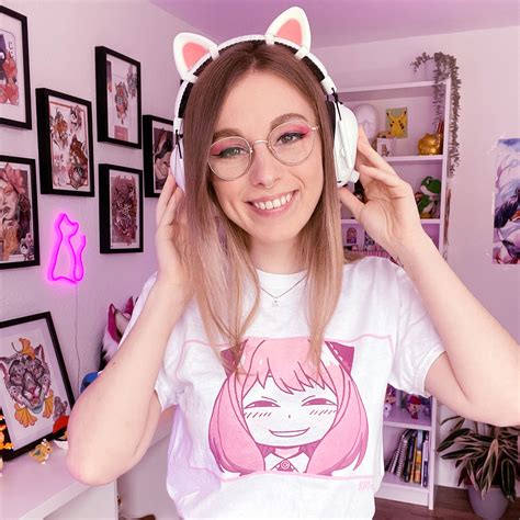 Spy X Family Anya Forger Close Up Face T Shirt White Elbenwald