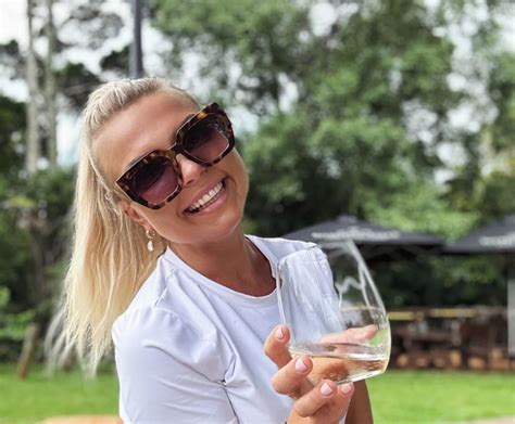 Adeele 34 Looking In Broadbeach Surfers Paradis Au