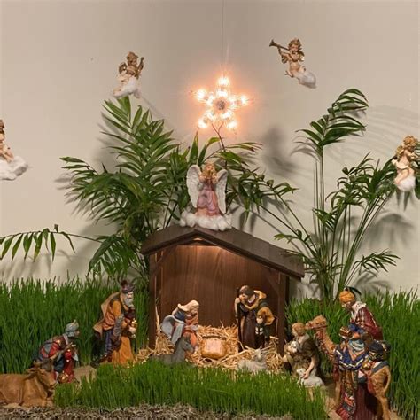 1 Thread Spool Holder With A Penny Cover Used By Quilters Needlepoint