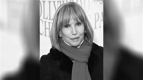 Umrla Lesli Čarlson