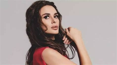 Ay E Hatun Nal Kocam Diyerek Payla T Ortal K Kar T Foto Raftaki Ki I Nl Oyuncunun E I