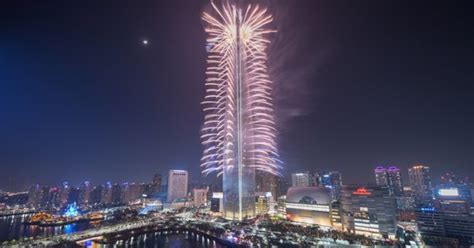 롯데타워 타고 용 승천 봄 알리는 화려한 불꽃쇼