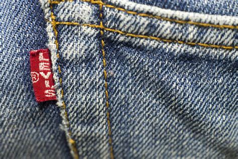 LEVI’s или Levi’s: интересные факты о бирке бренда