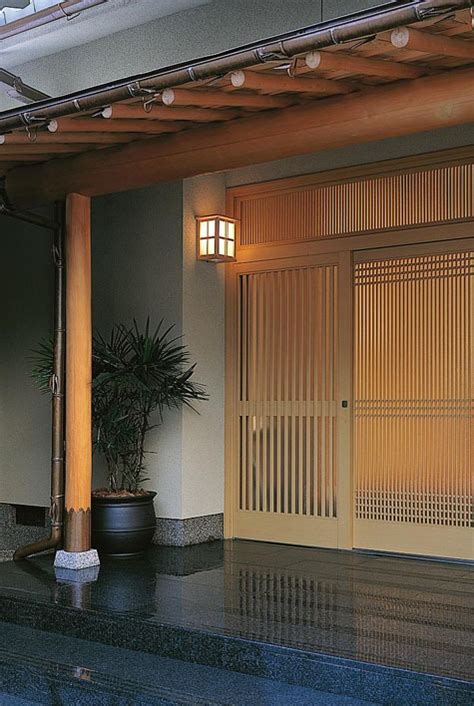 和式・和風邸宅向けの人感センサー付き防雨形玄関灯（ポーチライト）マルチ型です。 おしゃれ・かわいい・レトロ・和風・お店向き「インテリア照明」を厳選。通販店「家暮楽」