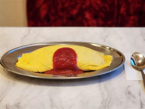 懐かしいのに新しい喫茶店でオムライスと固めのプリンを味わう 『喫茶 東京郊外』 ～黒猫スイーツ散歩 亀戸編③～｜さんたつ By 散歩の達人