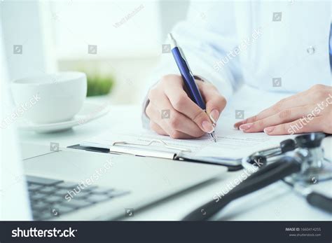 109 481 Doctor Writing Images Stock Photos Vectors Shutterstock