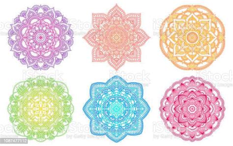 화려한 만다라입니다 민족 그라데이션 장식 라운드 손으로 그린의 인도 모티브 Mehendi 명상 요가 헤나 테마 독특한 꽃 인쇄 만다라에 대한 스톡 벡터 아트 및 기타 이미지