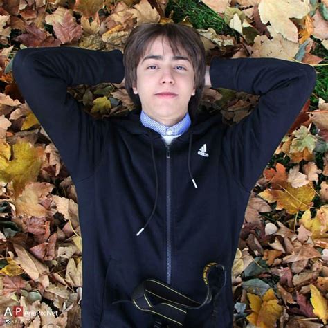 بیوگرافی و عکسهای دانا حکیمی بازیگر نقش حامد در دوردست ها