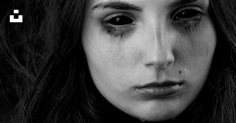 회색조의 여자 얼굴 사진 Unsplash의 무료 초상 이미지