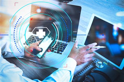 의학 의사 손에 현대 디지털 태블릿 및 노트북 컴퓨터 스마트폰 의료 네트워크 개념으로 작업 건강관리와 의술에 대한 스톡 사진 및 기타 이미지 건강관리와 의술 그래프