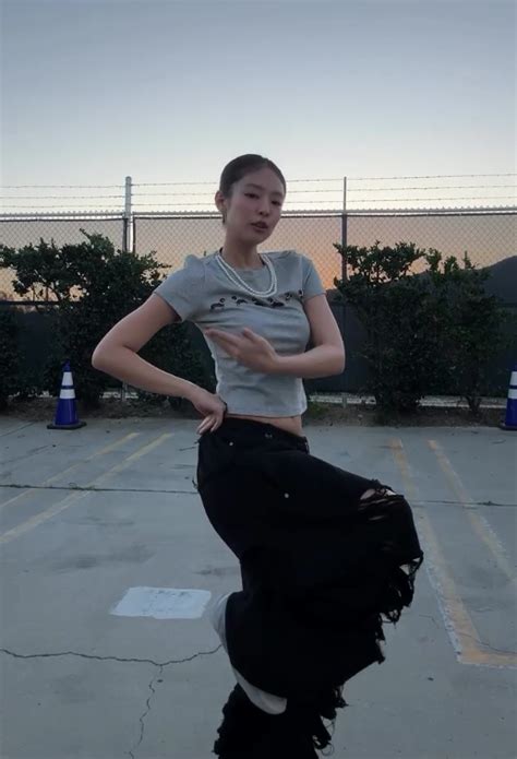 반응 좋은 제니 인스타 릴스 스웻팬츠 네이버 블로그