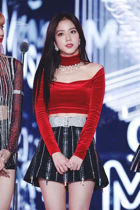 10 Times Blackpinks Jisoo Was An Ethereal Shoulder Line Queen In Off Shoulder Outfits Koreaboo