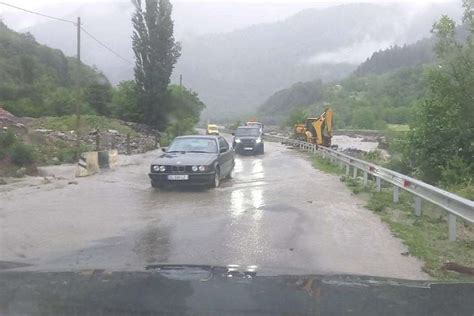 საავტომობილო გზების დეპარტამენტი მდინარე რიონი ადიდდა და გზის სავალ ნაწილზეა გადმოსული სოფელ
