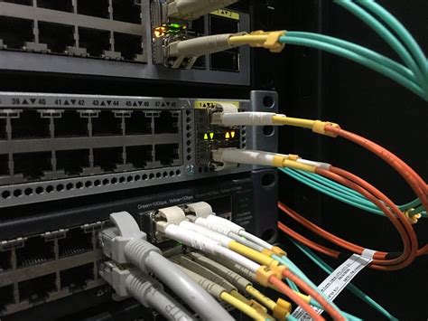 VLAN Access Dan VLAN Trunk CloudAja Artikel