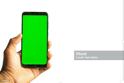 클리핑 경로 복사 공간 녹색 화면 디스플레이가있는 휴대 전화를 들고 손 Brand Name Smart Phone에 대한 스톡 사진 및 기타 이미지 Brand Name