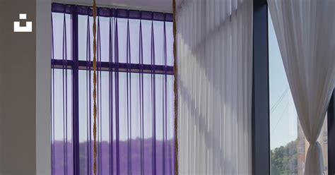 흰색과 파란색 창 커튼 사진 Unsplash의 무료 통영 이미지