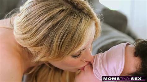 Vidéos pornos Version intégrale Moms Teach Sex gratuites momsteachsex com xHamster