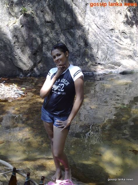 Sri Lankan S Girls Hot Piyumi Purasinghe