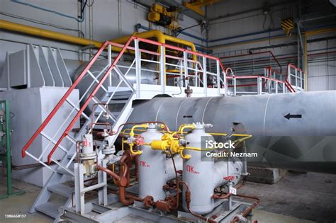 가스 운송 시스템 가스 부스터 펌핑 스테이션 가스 충전소 및 가스 탱크 전 세계 가스 운송 석유 및 가스 부문 가스 터빈 연료 및 전력 생산에 대한 스톡 사진 및 기타