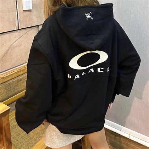 〖steve〗 實拍 Palace X Okaley 硅膠字母 長袖帽踢帽t 蝦皮購物