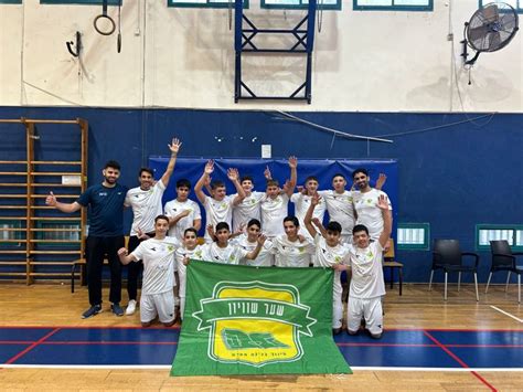 זכות גדולה להעביר את הערכים שלומדים על המגרש אל הנוער שלנו ואולי להראות איפה הם פוגשים אותנו