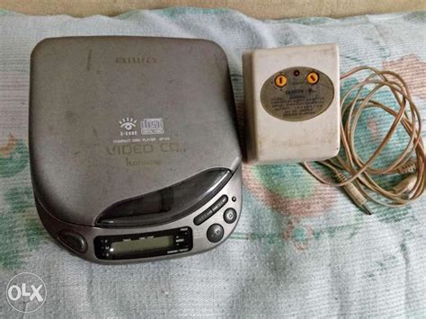 Aiwa Mini Cd Vcd Player Diskman Vintage Audio Portable Music Players On Carousell