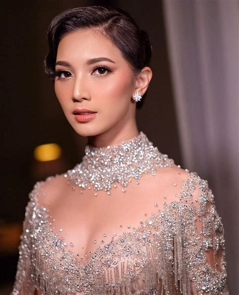 Dipoles Cantik Oleh Marlene Hariman Inilah Makeup Look Wedding Sheila Dara Yang Flawless