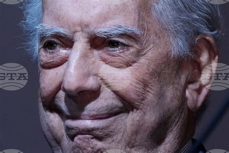 Френският президент Еманюел Макрон се среща с писателя Марио Варгас Льоса Утро