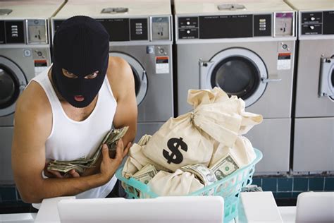 신고를 막기 위해 2시간 가량 휴대폰을 뺏은 경우 『법조타워』 로티스트의 세상