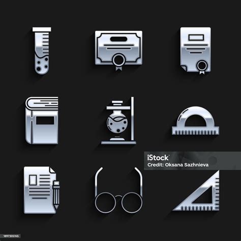 불에 유리 시험관 플라스크 삼각형 눈금자 각도 측정을위한 각도기 그리드 시험 시트 및 지우개 책 인증서 템플릿 및 테스트 화학 실험실 아이콘과 연필을 설정합니다 벡터 개념에