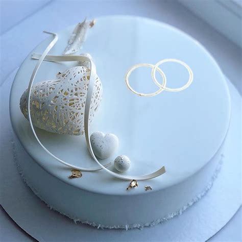 Elegant Wedding Anniversary Cake